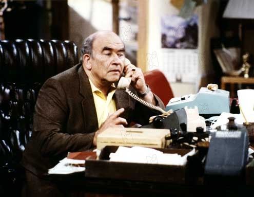 Lou Grant: Fotoğraf Edward Asner isimlerini içeren 4 fotoğraftan 2 ...