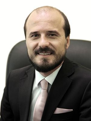 Alpay Aksum - Beyazperde.com