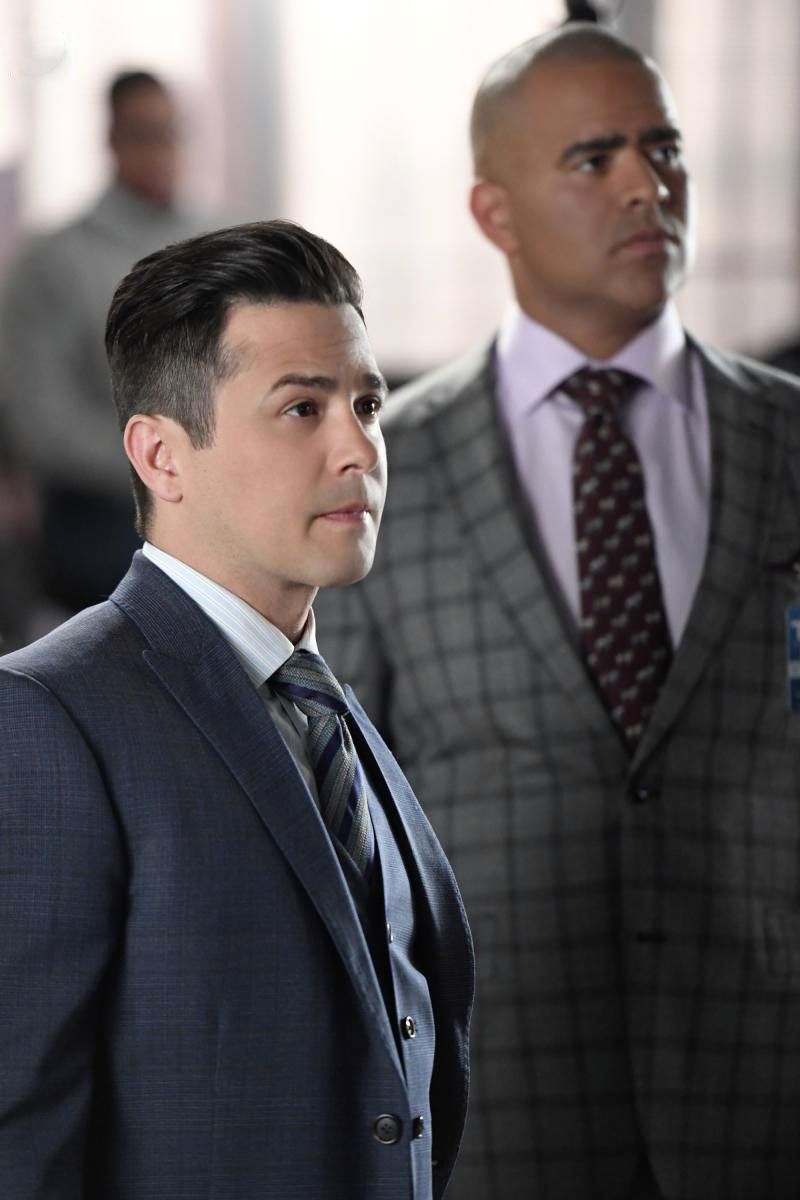 Bull: Bull : Fotoğraf Christopher Jackson (II), Chris Jackson, Freddy ...