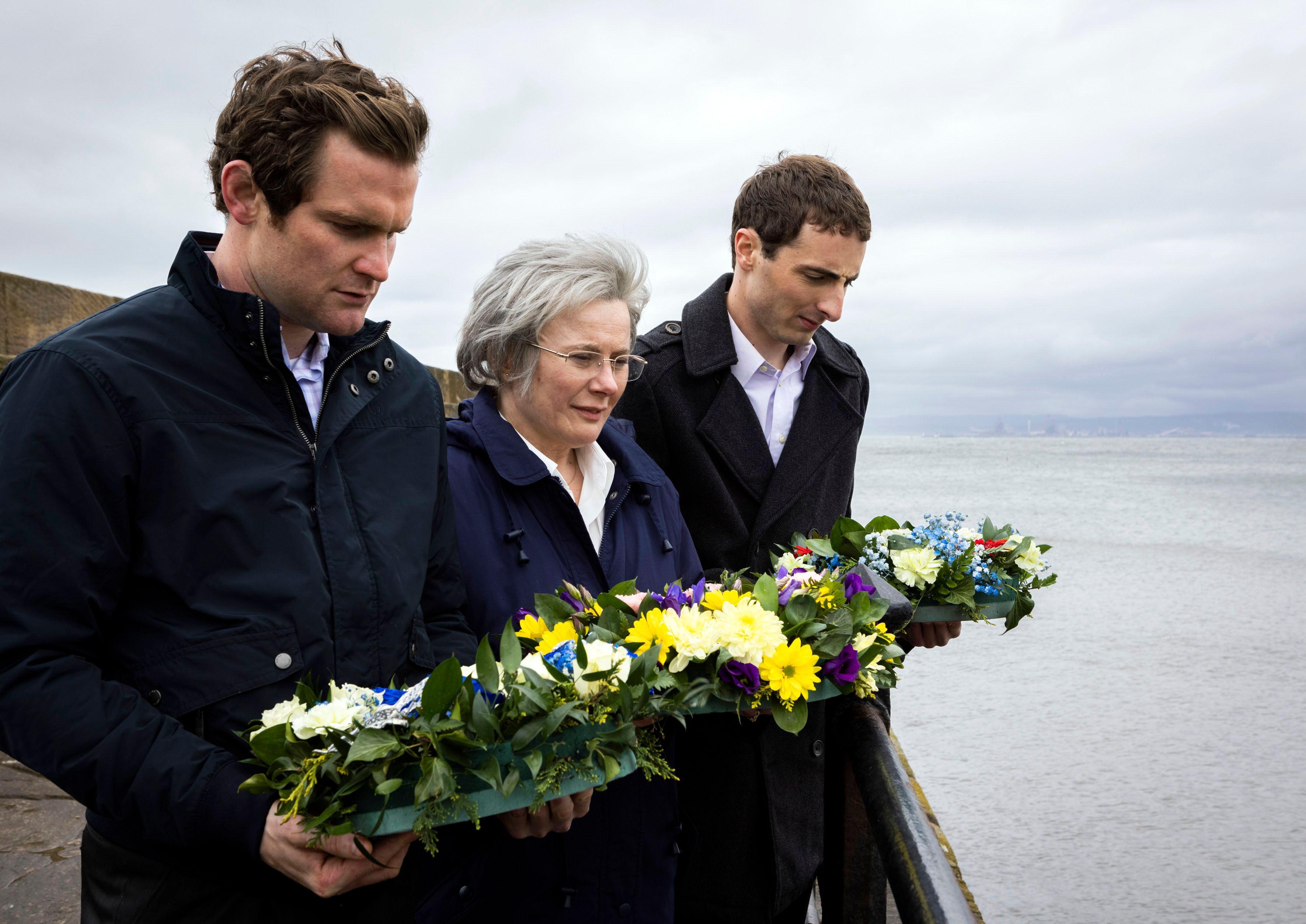 Dominic Applewhite resimleri - Fotoğraf Monica Dolan, Dominic ...